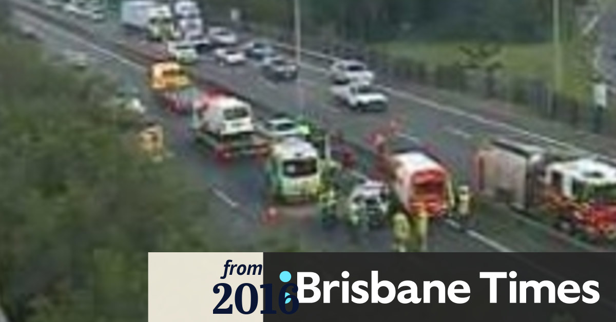 Brisbane traffic: Afternoon crash causes M1 chaos Brisbane traffic: Afternoon crash causes M1 chaos
